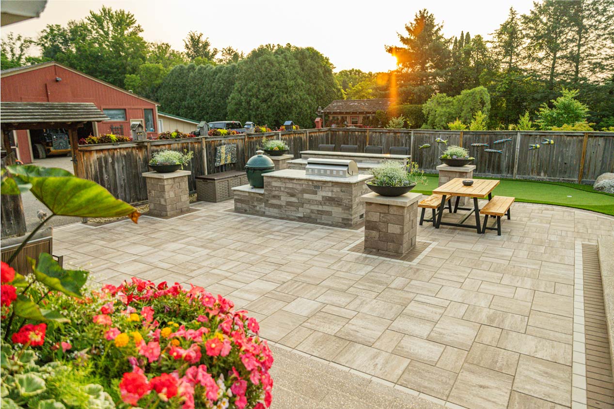 Grill & Green Courtyard