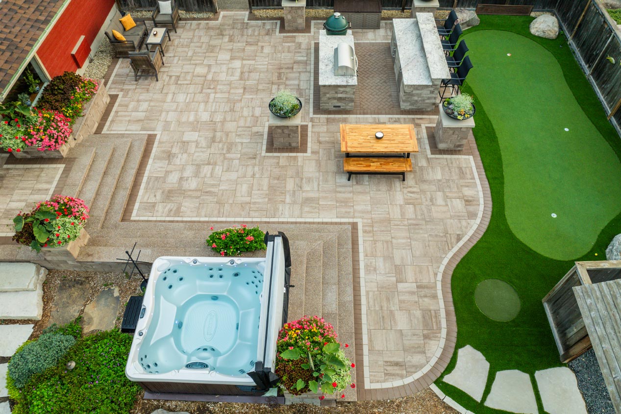 Grill & Green Courtyard