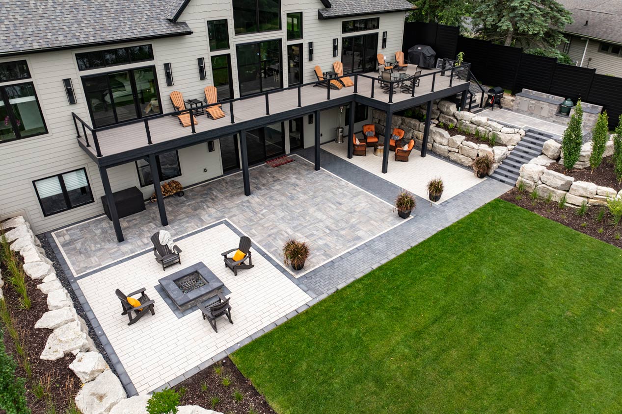 Lakeside Lounge & Grill