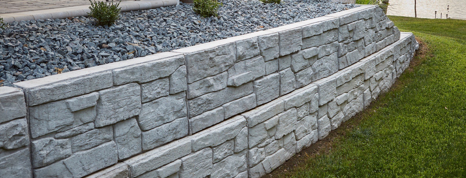 RIB ROCK™ RETAINING WALL SYSTEM